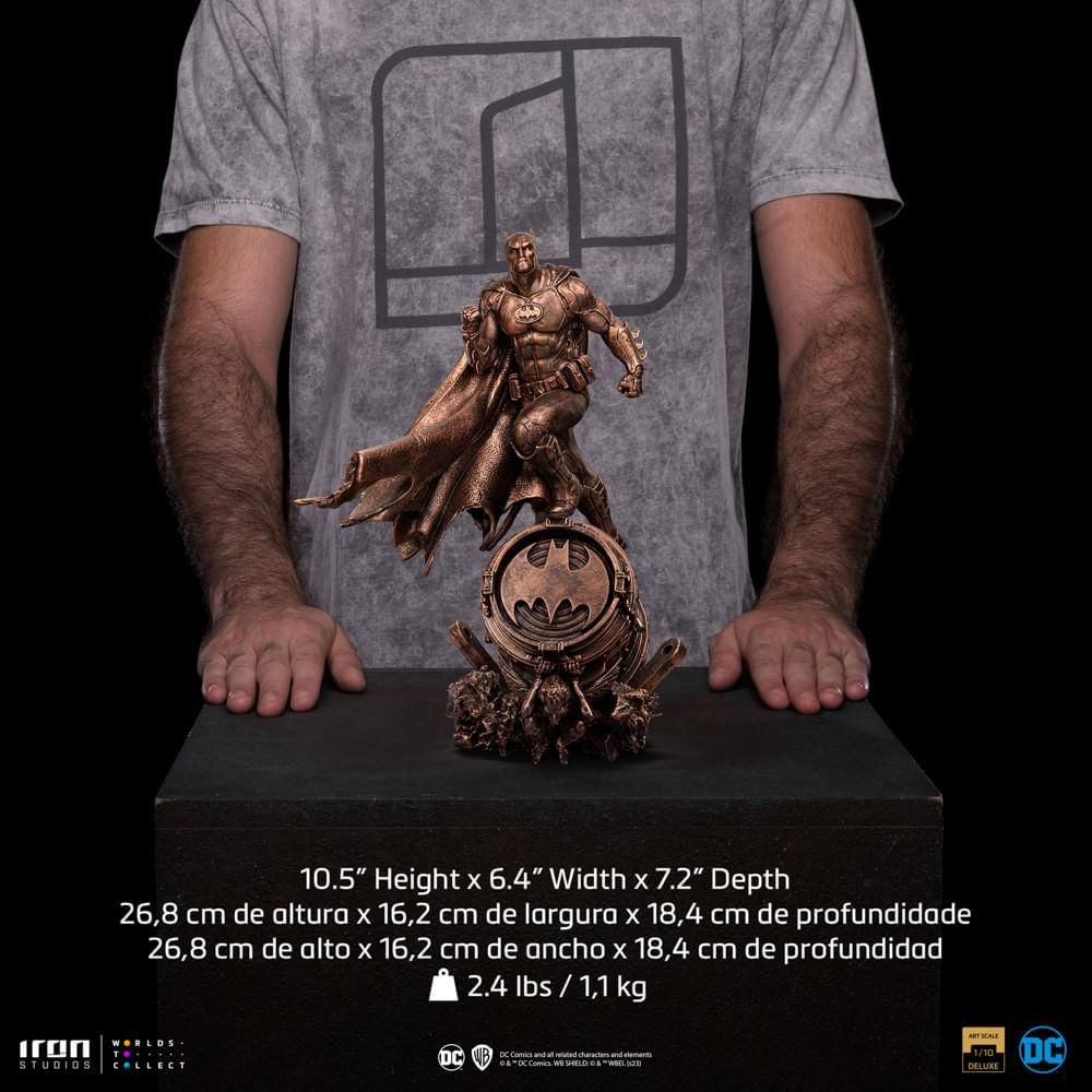 Batman Deluxe Bronze Ver DC Comics Art Scale Iron Studios | Fastshop